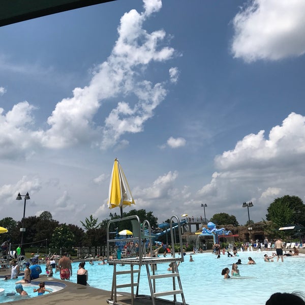 Sea Lion Aquatic Park - Swimming Pool in Lisle