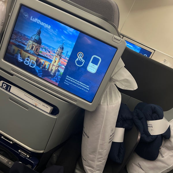 Lufthansa Flight LH 459 - 3 tips from 245 visitors