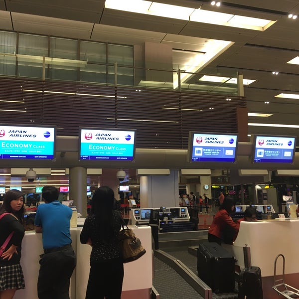 Japan Airlines(JL) Check-In Counter - Changi - Singapore Changi Airport ...