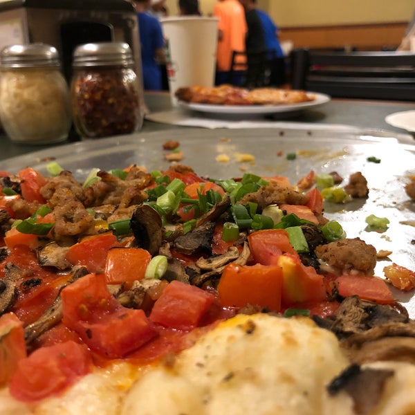 Round Table Pizza - Pizzeria