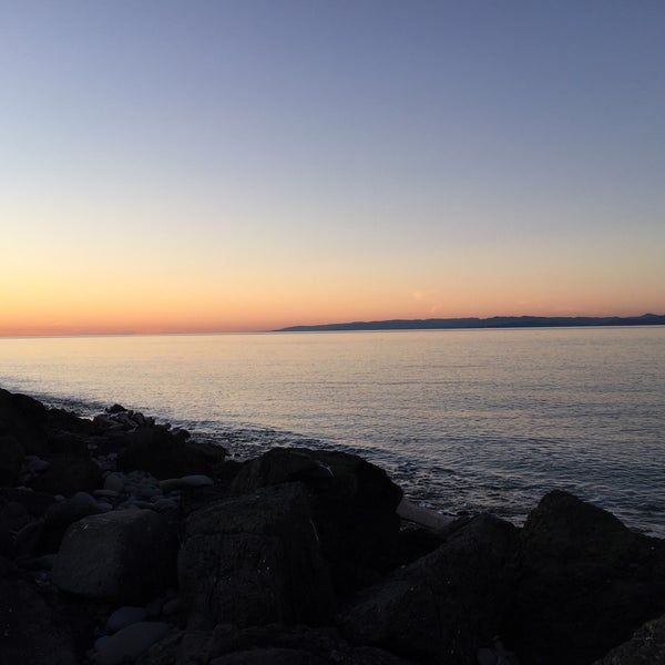 Ediz Hook Lighthouse - 3 tips from 4 visitors