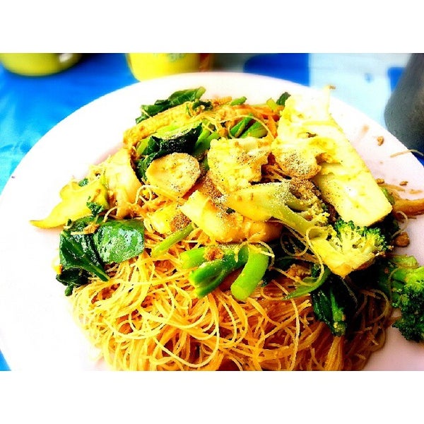 Photos at Vongvanij Complex Building B (อาคารว่องวานิช คอมเพล็กซ์ บี) - 10 tips from 1486 visitors