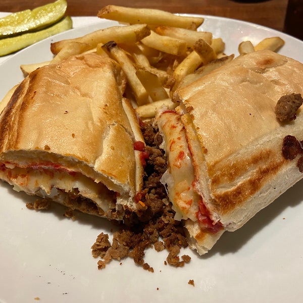 Arni's Restaurant - Keystone at The Crossing - 4705 E 96th St