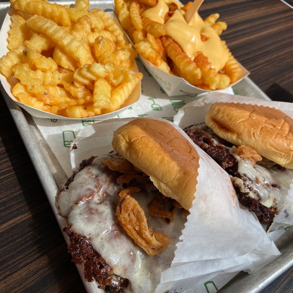 Shake Shack - Burger Joint in Indianapolis