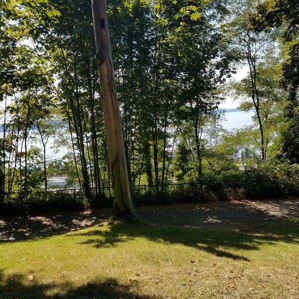 Kinnear Park Off-leash Area - Dog Park in Seattle