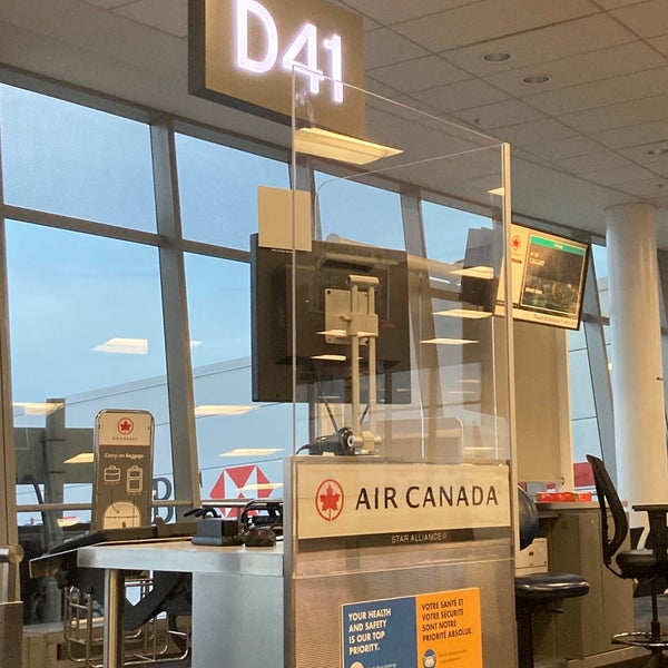 Gate D41 - Airport Gate in Toronto Pearson International Airport