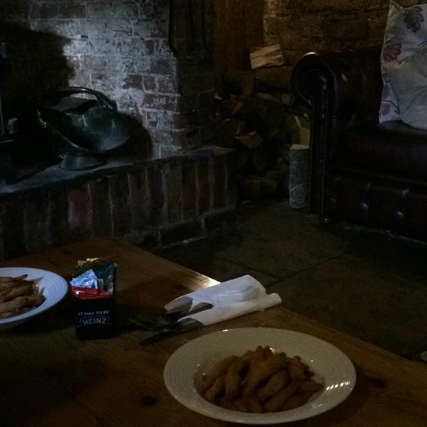 The Crown Inn - Pub in Stratton St Margaret