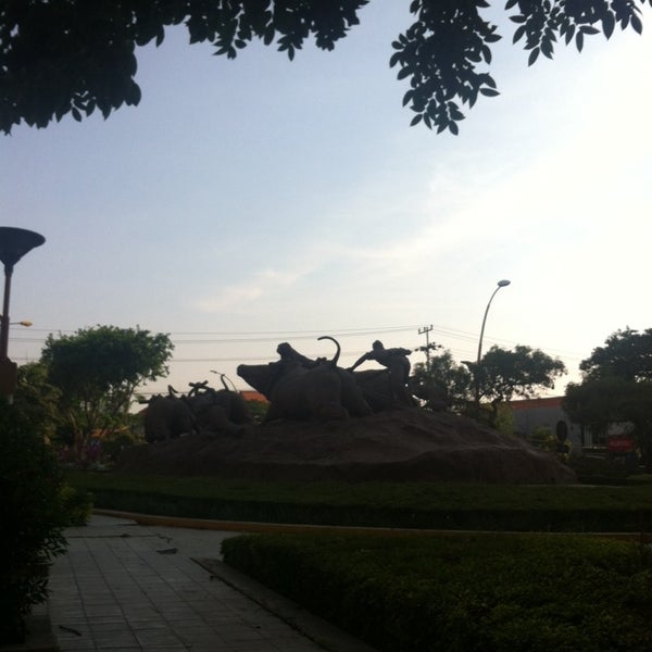 Patung Karapan Sapi - Sculpture Garden