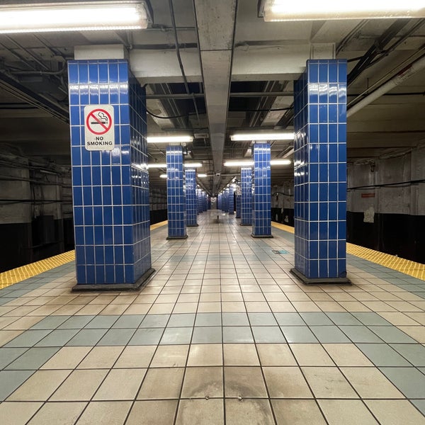 SEPTA BSL Ellsworth-Federal Station - Metro Station in Point Breeze