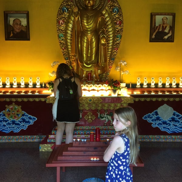 Yeunten Ling Tibetan Institute - Temple in Huy