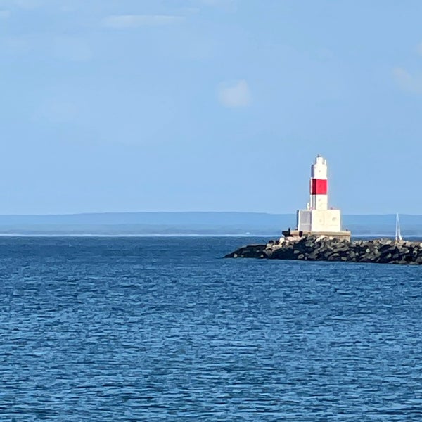 Presque Isle Harbor Breakwater Light - 1 tip from 105 visitors