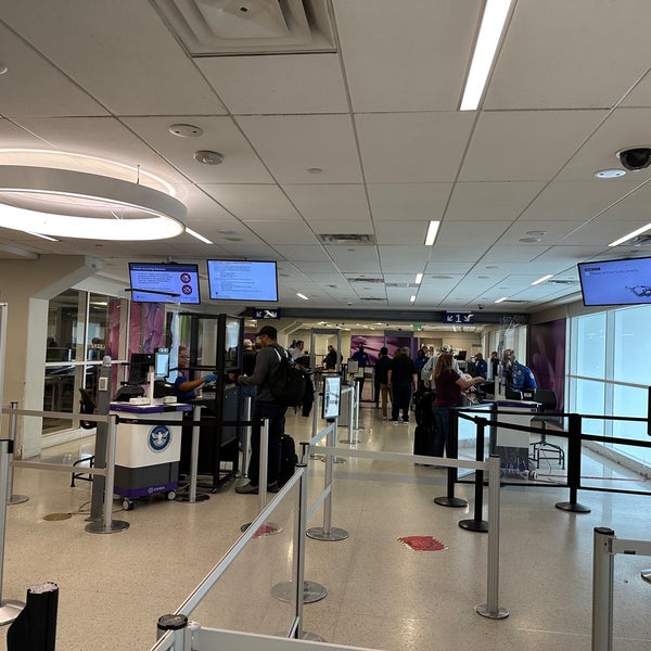 TSA Security Checkpoint - 12 tips from 1637 visitors