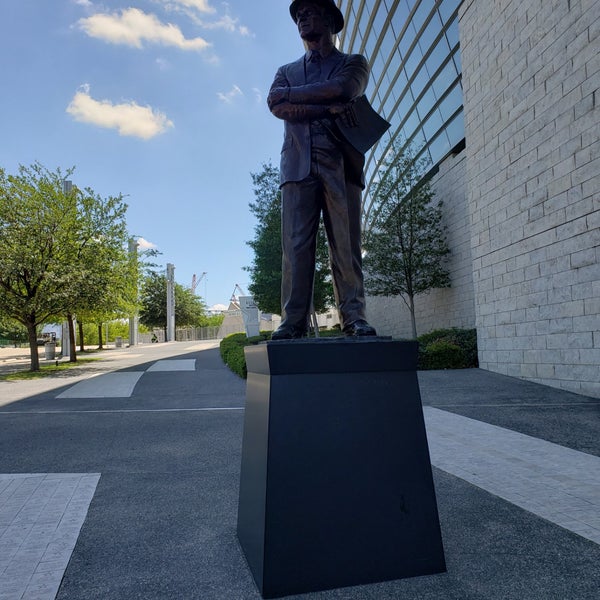 Tom Landry Statue - Sculpture Garden