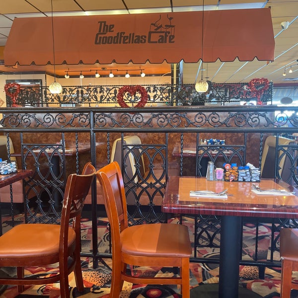 GoodFellas Cafe - Café in Corona