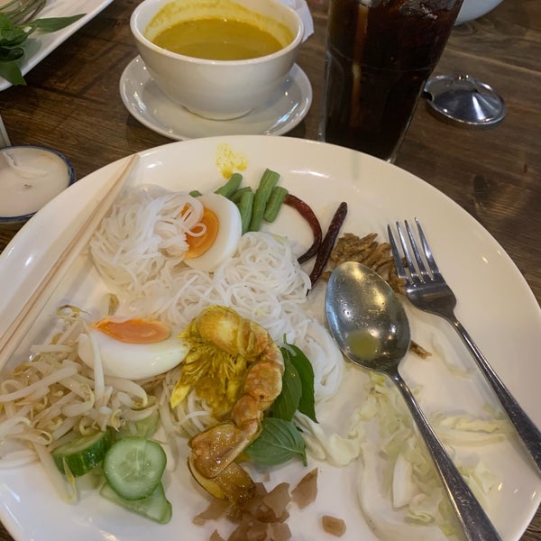 ดุ๋ง เด้ง ได้ (Doong Deng Dai) (Now Closed) - Noodle Restaurant