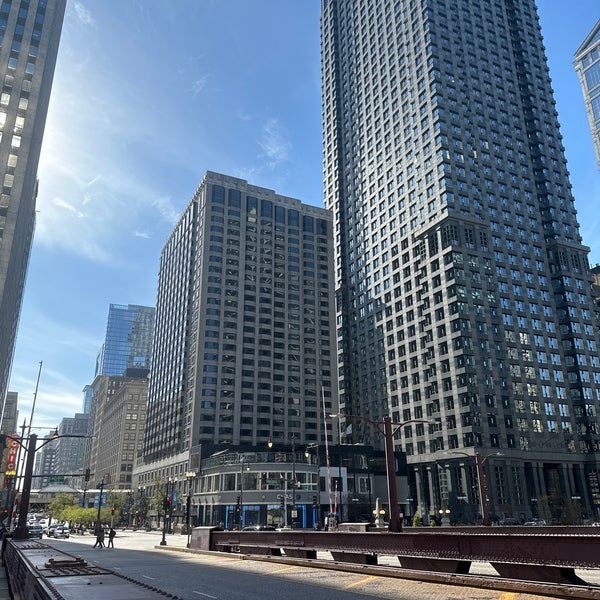 Renaissance Chicago Downtown Hotel - The Loop - 1 West Upper Wacker Drive