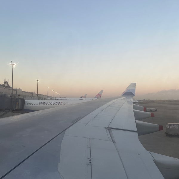 Gate D2 - Airport Gate in 桃園縣