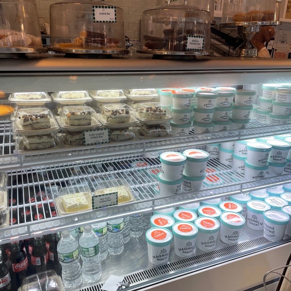 Magnolia Bakery - Bakery in Lincoln Square
