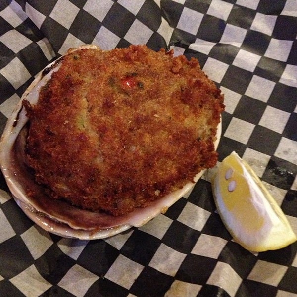 Chelos Hometown Bar & Grille - American Restaurant