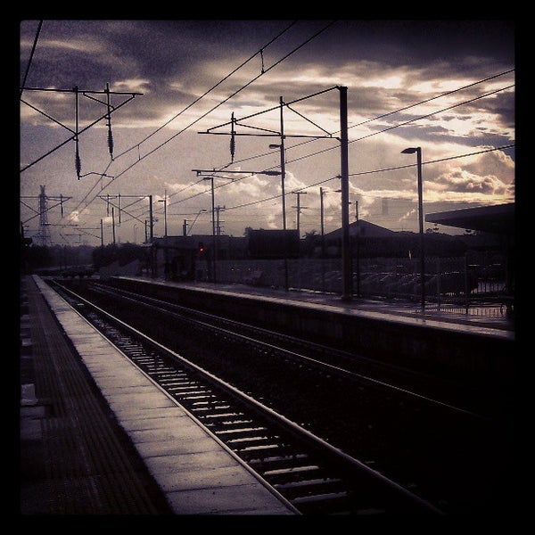 Lindum Railway Station - Rail Station in Wynnum West