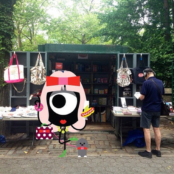 Strand Book Store Stand - Central Park - 5 Avenue A