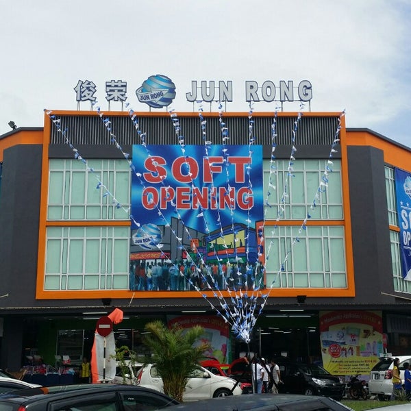 Jun Rong - 2 tips from 242 visitors