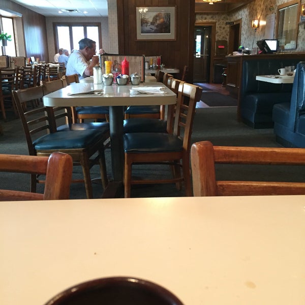 Hall's Prime Rib - American Restaurant