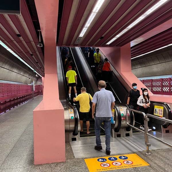 Redhill MRT Station (EW18) - Rail Station in Singapore