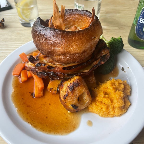 The Pied Bull - Pub in Enfield