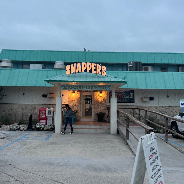 Snapper's Waterfront Restaurant And Saloon - Seafood Restaurant