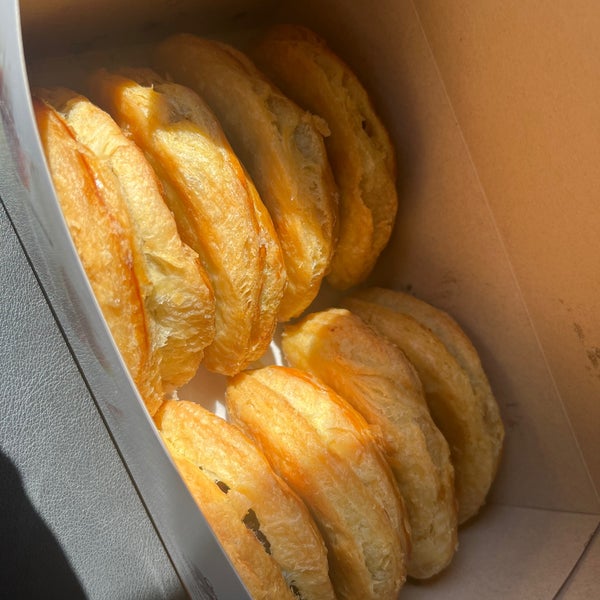 Queen's Bakery - Bakery in Chinatown