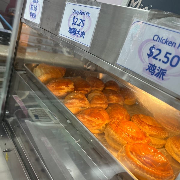 Queen's Bakery - Bakery in Chinatown