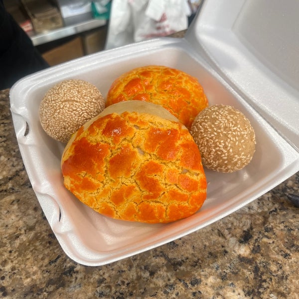 Long's Family Pastry - Chinatown - 7 tips from 408 visitors