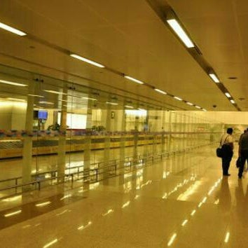 Gate 19 - Airport Gate