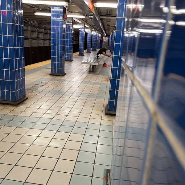 SEPTA BSL Ellsworth-Federal Station - Metro Station in Point Breeze