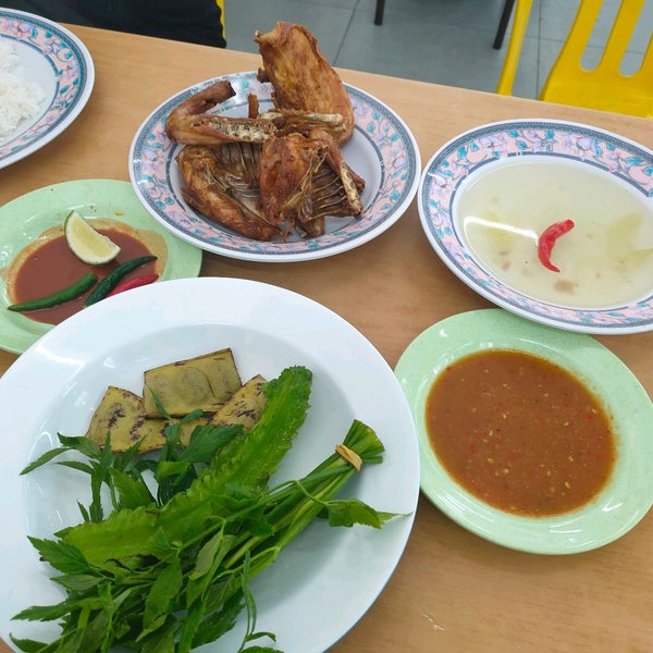 Photos at Restoran A Hassan Nasi Ayam Kg Highway Kesas Awan Besar ...