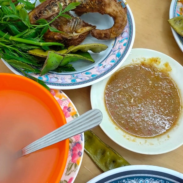 Photos at Restoran A Hassan Nasi Ayam Kg Highway Kesas Awan Besar ...