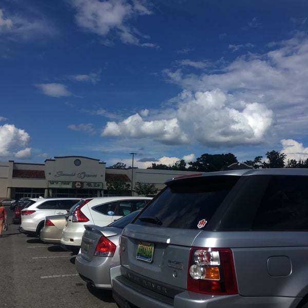 AMC Summit 16 - 321 Summit Blvd