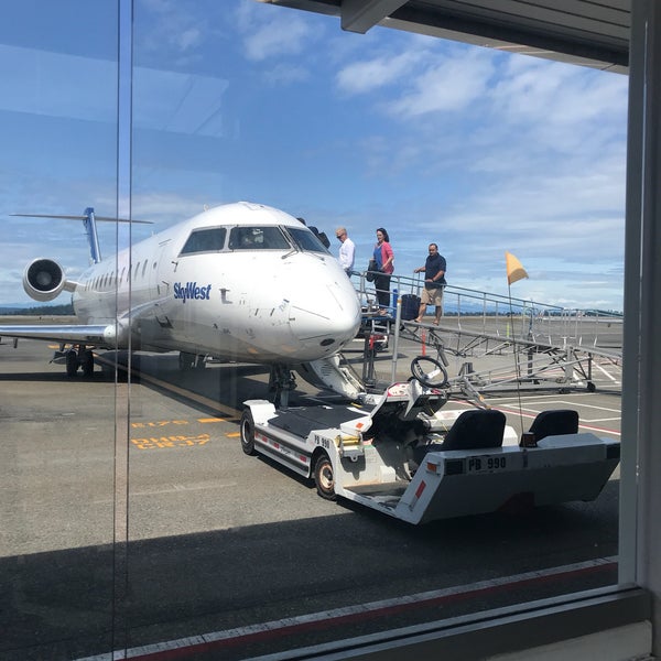Gate C16 - Airport Gate