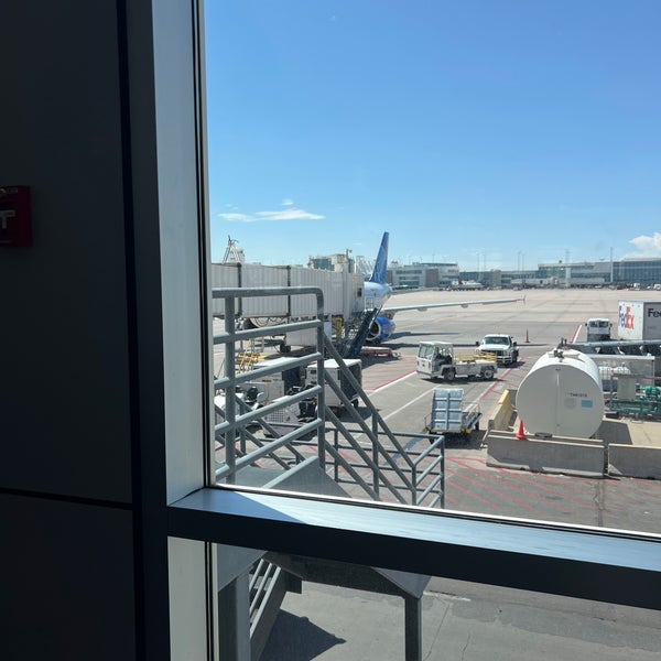 Gate B24 - Airport Gate in Denver