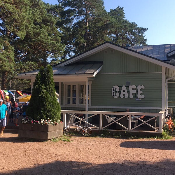 Tennis Cafe - 2 tips from 144 visitors