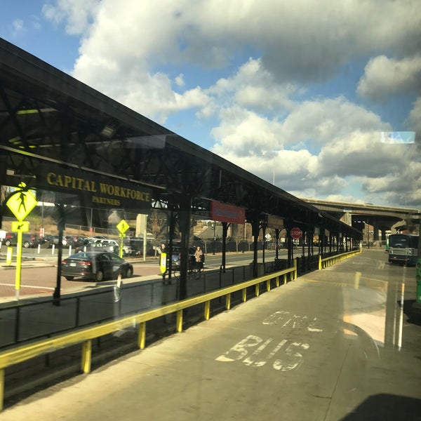 Peter Pan Bus Lines at Union Station - Downtown Hartford - 1 Union Pl