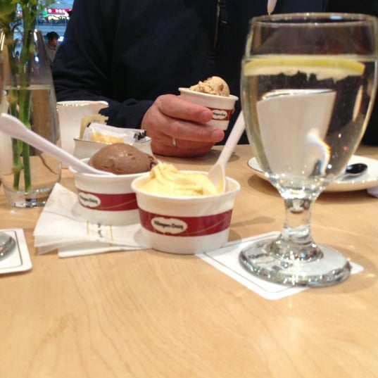 Häagen-Dazs 哈根达斯 - Ice Cream Parlor in Beijing