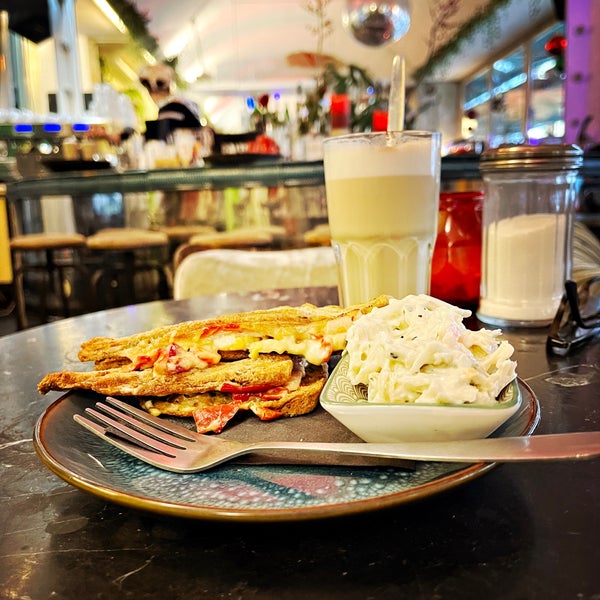 An einem Sonntag im August - Café