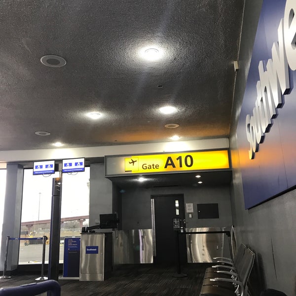 Photos at Gate A10 - Airport Gate in Newark Airport and Port Newark