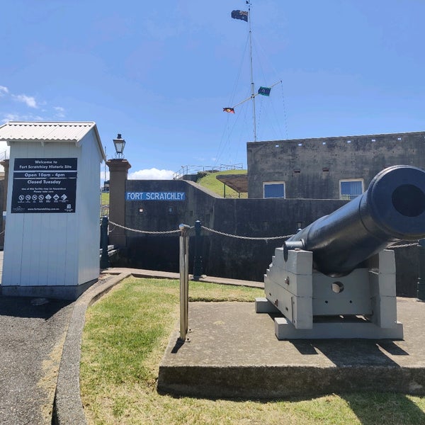 Fort Scratchley - 1/3 Nobbys Rd