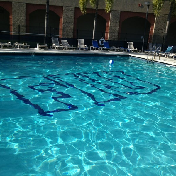FIU - Quad Pool - College Quad in Miami