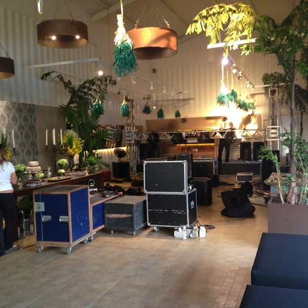 Container Bar E Grill - Restaurant