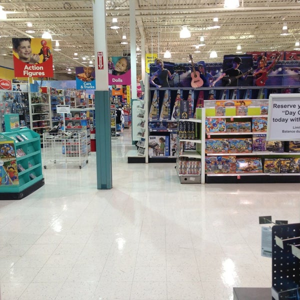 Photos at Toys"R"Us (Now Closed) - Southfield, MI