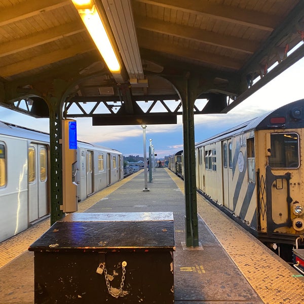 Photos at MTA Subway - Junction Blvd (7) - South Corona - 16 tips